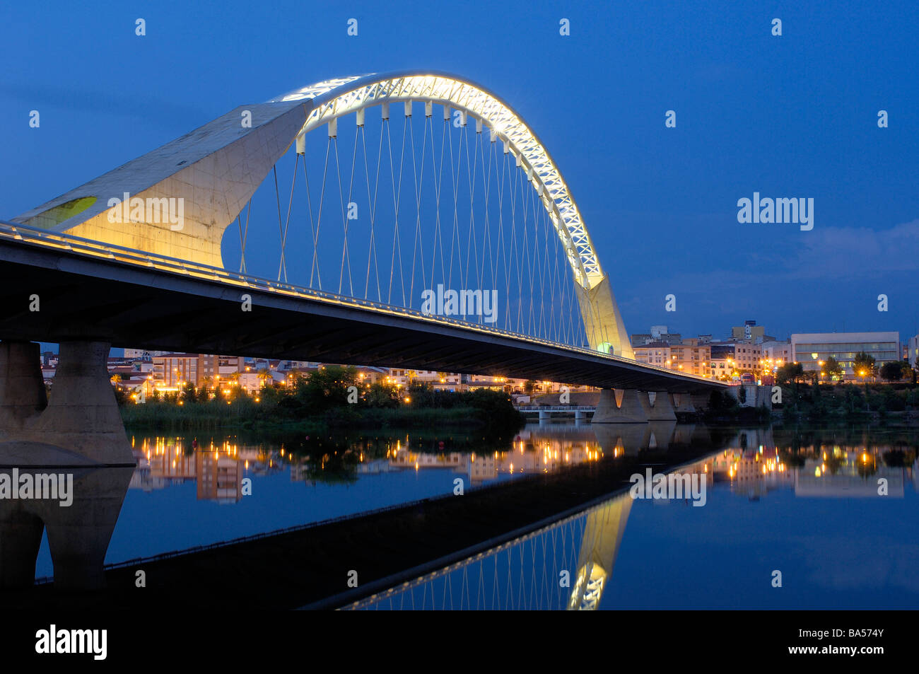 Lusitania bridge over Guadiana River Nith view Mérida Badajoz province ...