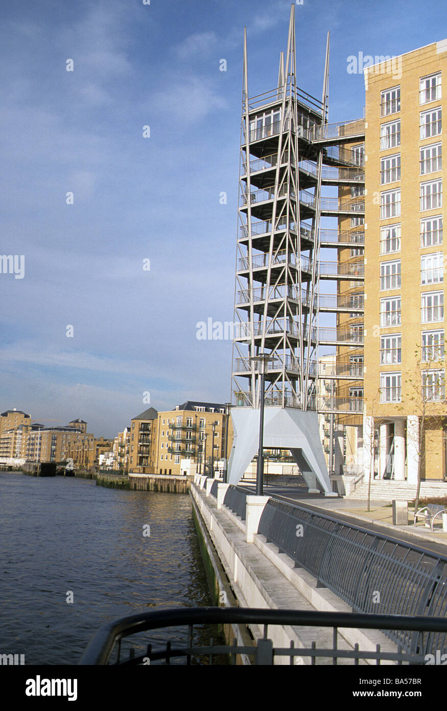 London Docklands, Dundee Wharf housing Stock Photo - Alamy