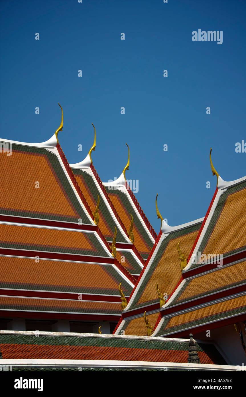 Bangkok temple roof tiles hi-res stock photography and images - Alamy