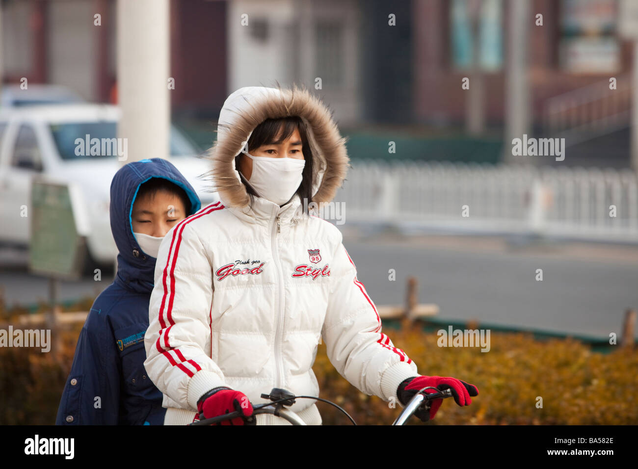Chinese wearing face masks to counteract the awful air pollution in ...