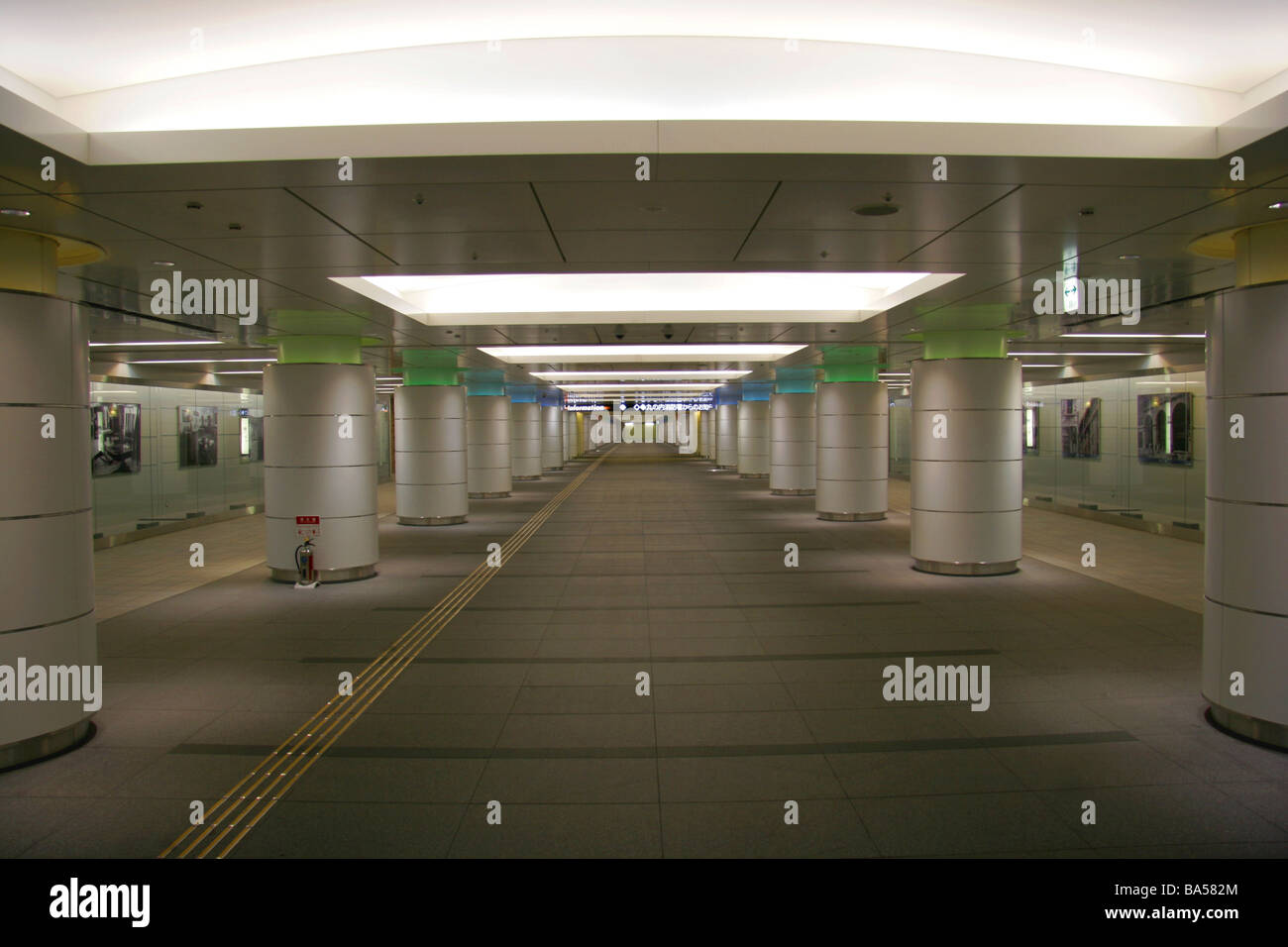 Underground walkway in Tokyo Japan Stock Photo - Alamy