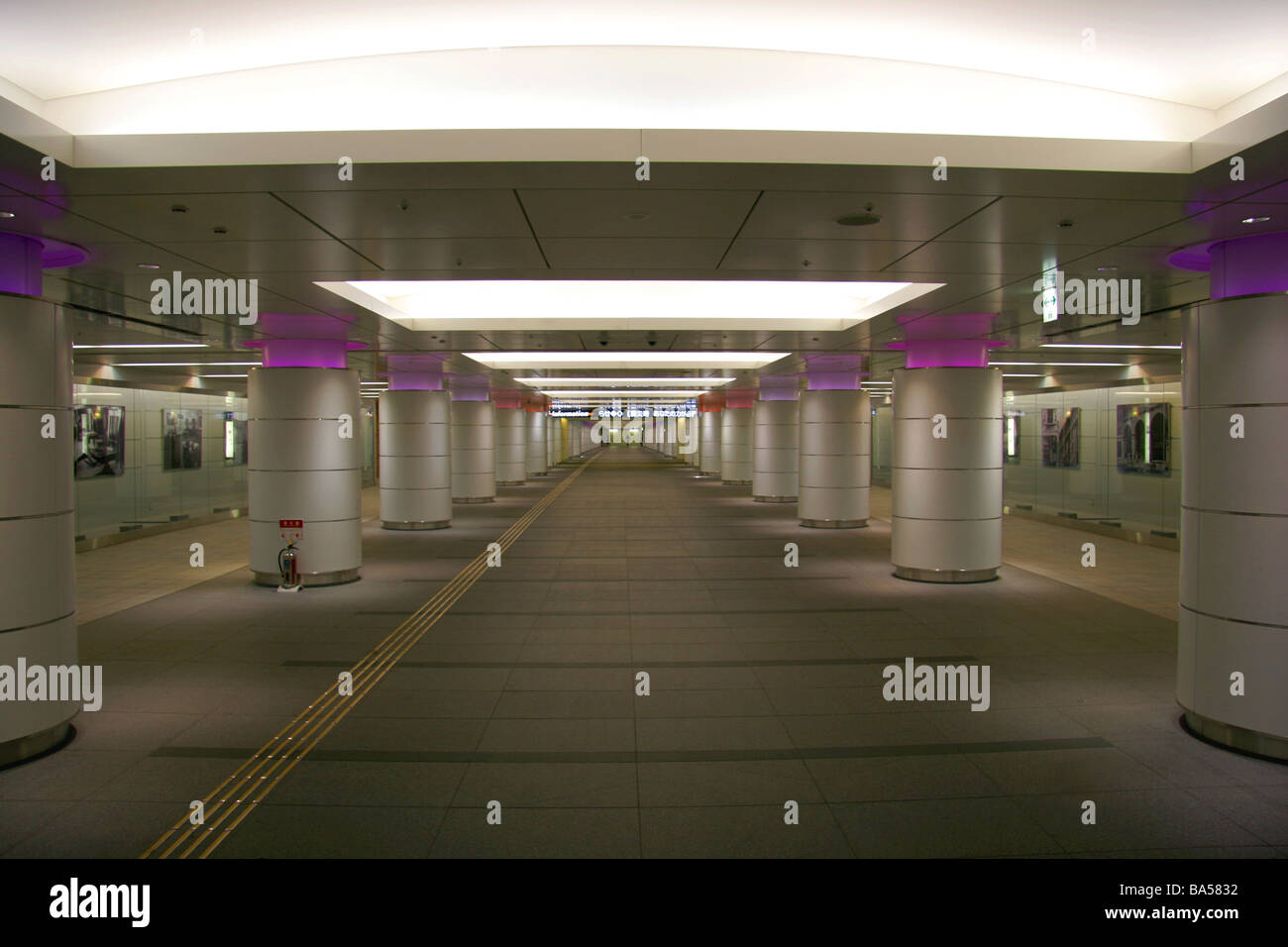 Underground walkway in Tokyo Japan Stock Photo - Alamy