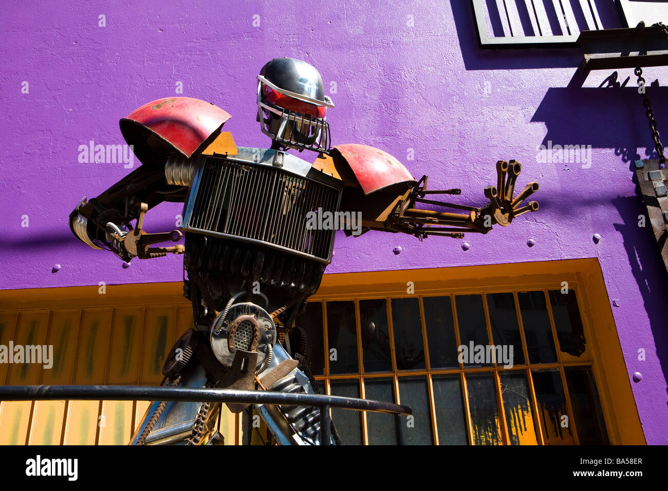 Strange metal sculpture hi-res stock photography and images - Alamy