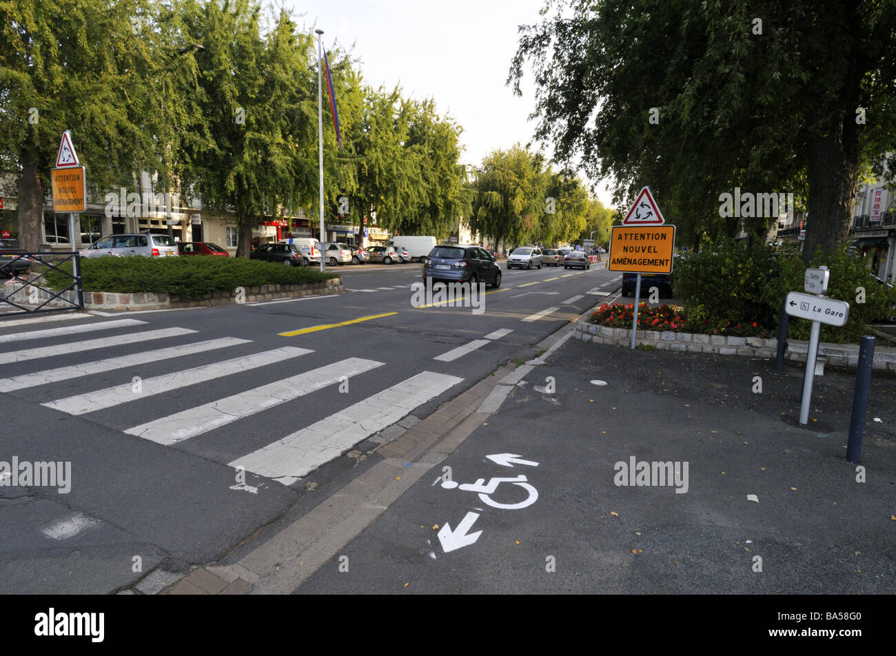 French pedestrian crossing sign hi-res stock photography and images - Alamy