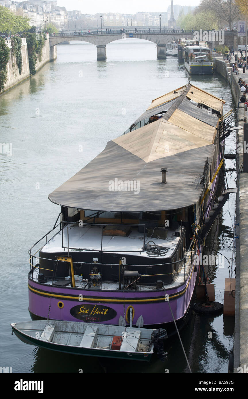 Paris water flow hi-res stock photography and images - Alamy