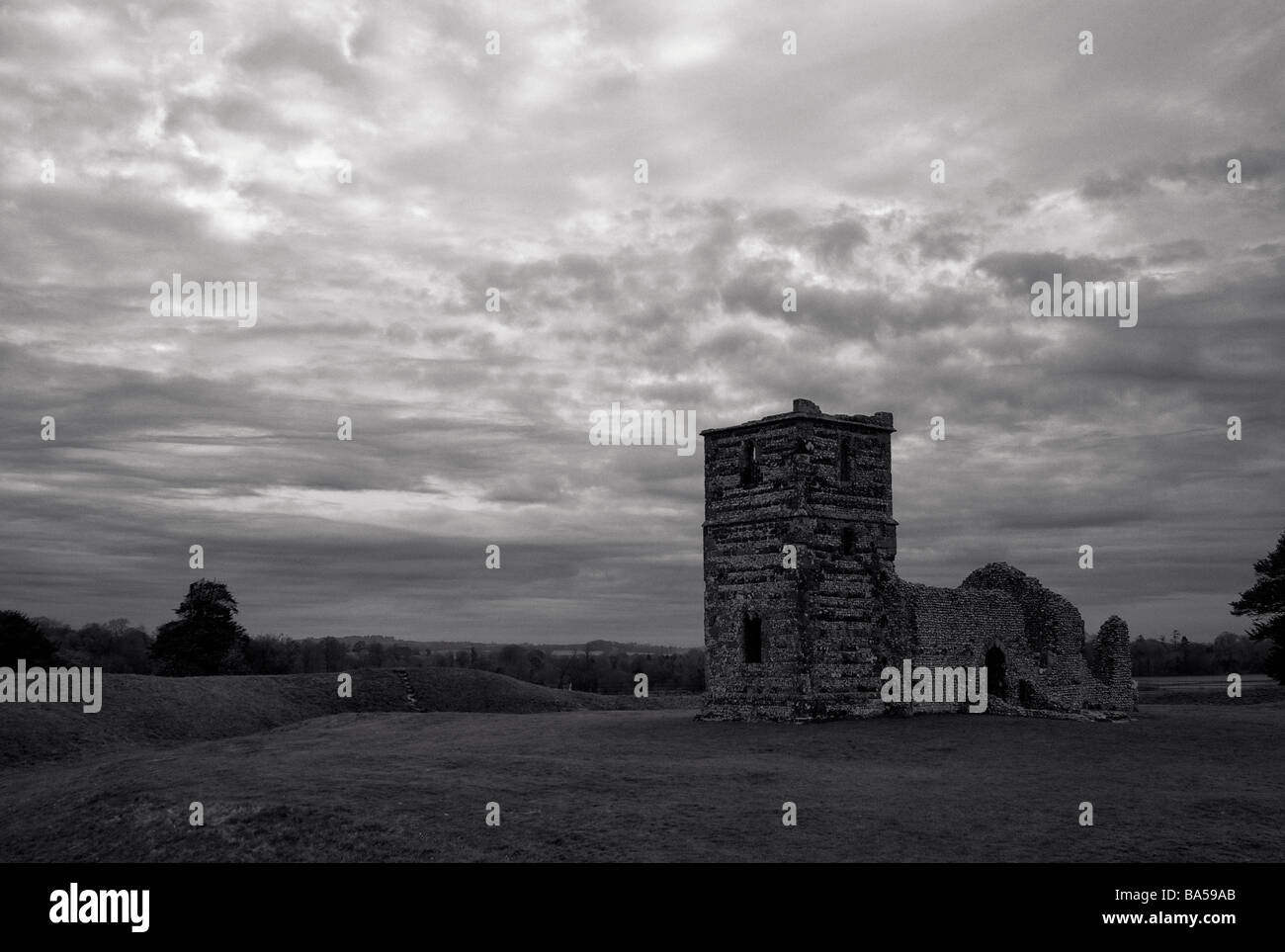Knowlton church and neolithic henge hi-res stock photography and images ...