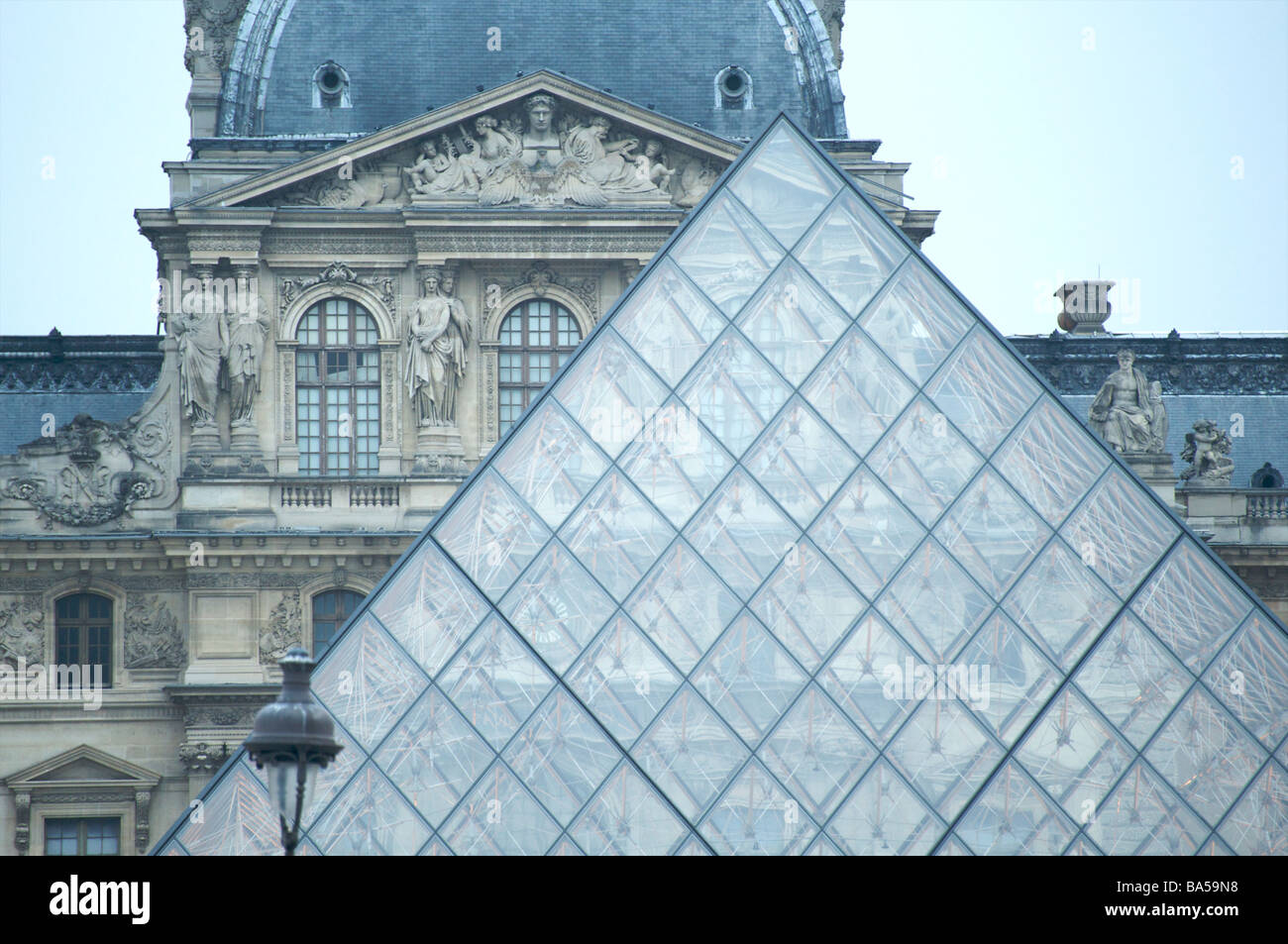 Pyramide paris hi-res stock photography and images - Alamy