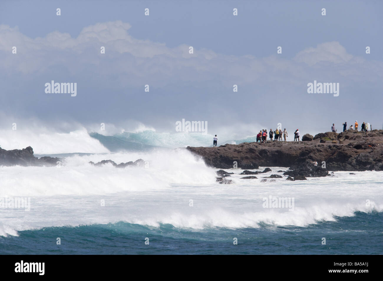 Surf hawaii spectators hi-res stock photography and images - Alamy