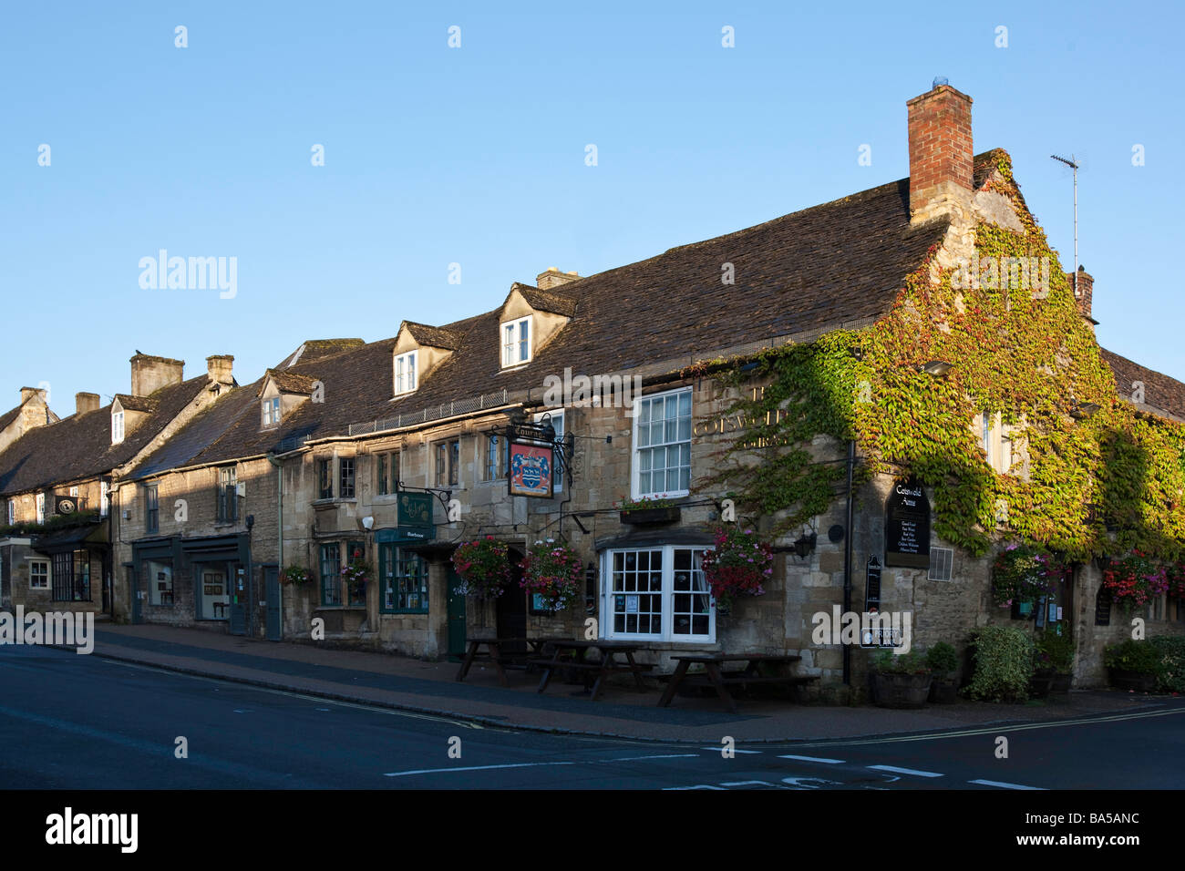 Courages pub hi-res stock photography and images - Alamy