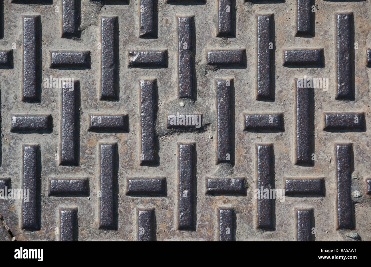 Metal manhole cover with weave pattern Stock Photo - Alamy
