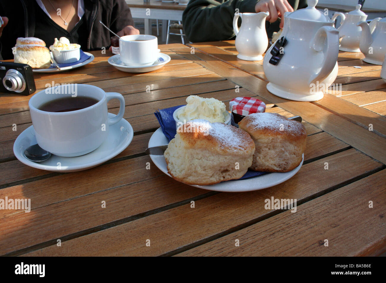 Cornish cream hi-res stock photography and images - Alamy