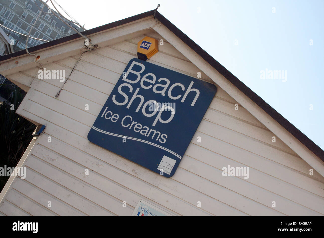 The beach hut shop hi-res stock photography and images - Alamy