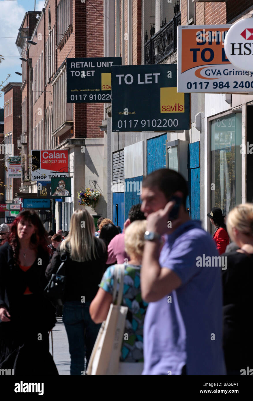 Empty shops in high street hi-res stock photography and images - Alamy