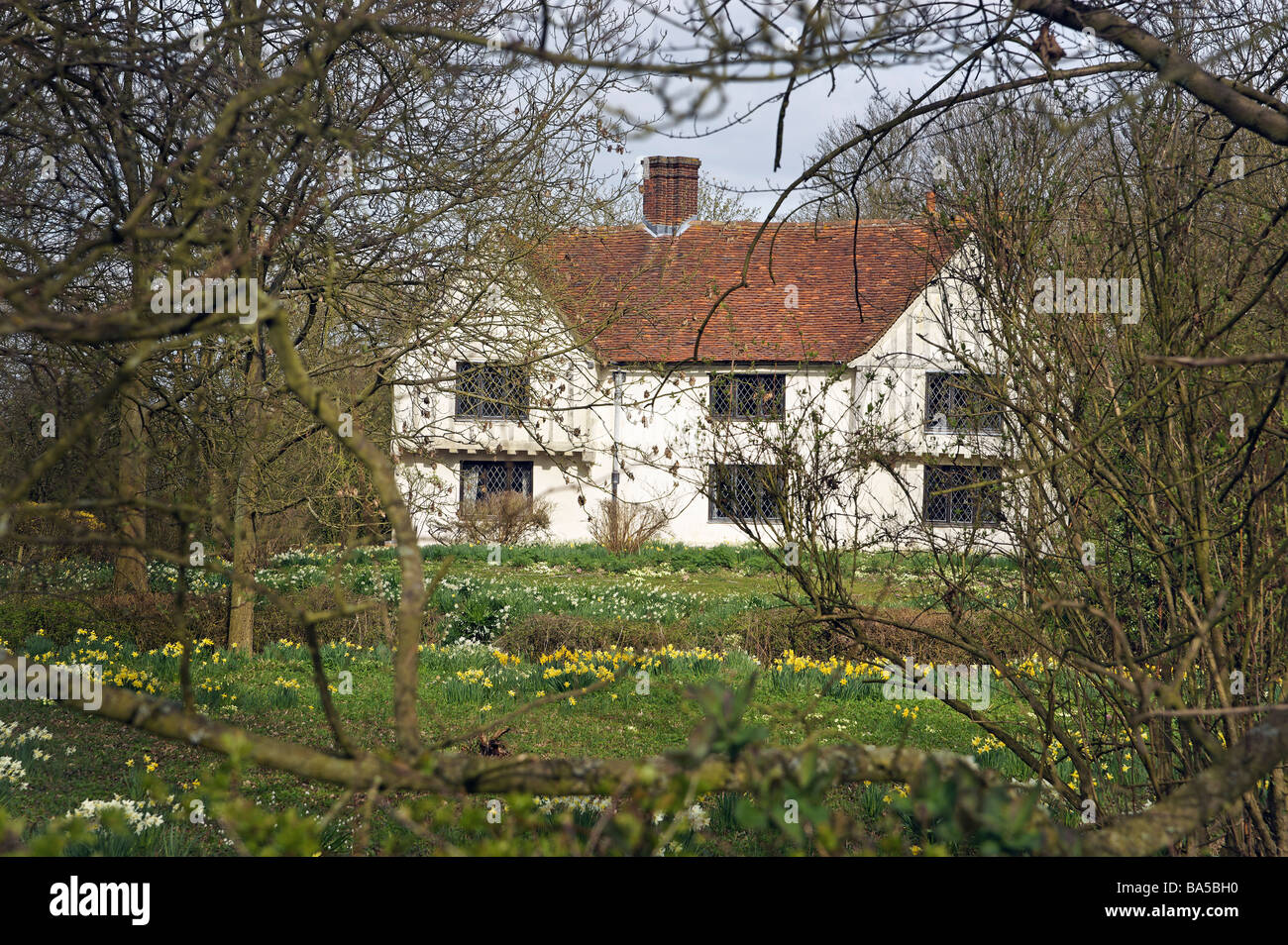 Pretty tudor house hi-res stock photography and images - Alamy