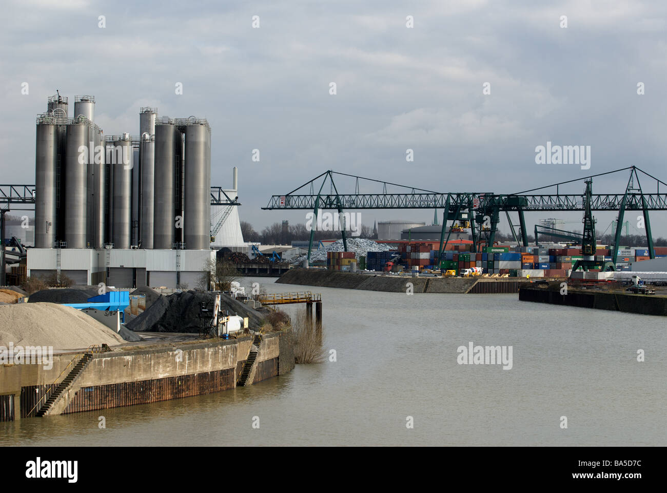 Rhine river docks hi-res stock photography and images - Alamy