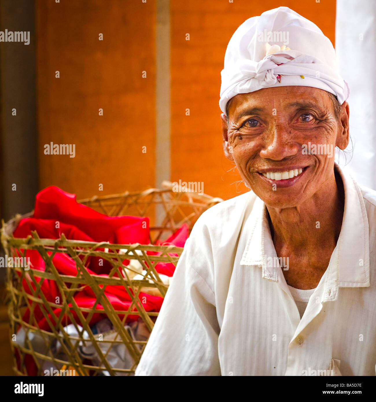 Man indonesian hindu hat hi-res stock photography and images - Alamy