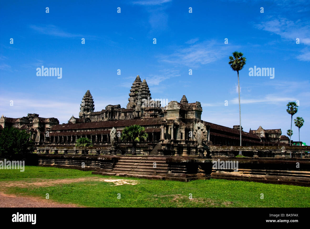 Angkor vat temple cambodia hi-res stock photography and images - Alamy