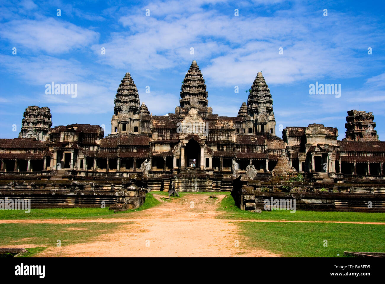 Angkor vat temple cambodia hi-res stock photography and images - Alamy