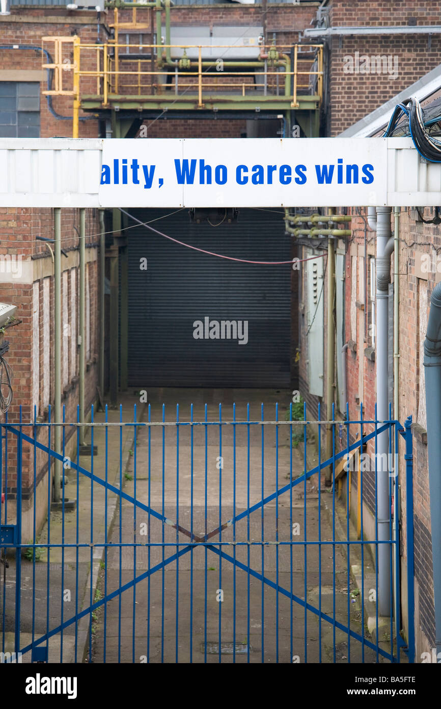 Ford factory closed sign hi-res stock photography and images - Alamy