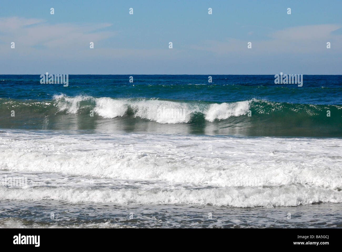 empty sky & beautiful blue tropical sea ocean with breaking waves ...