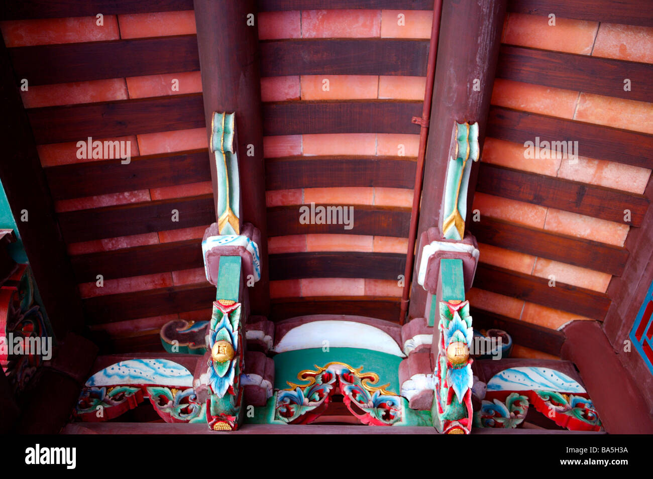 Ceiling of classic Chinese architecture Stock Photo - Alamy
