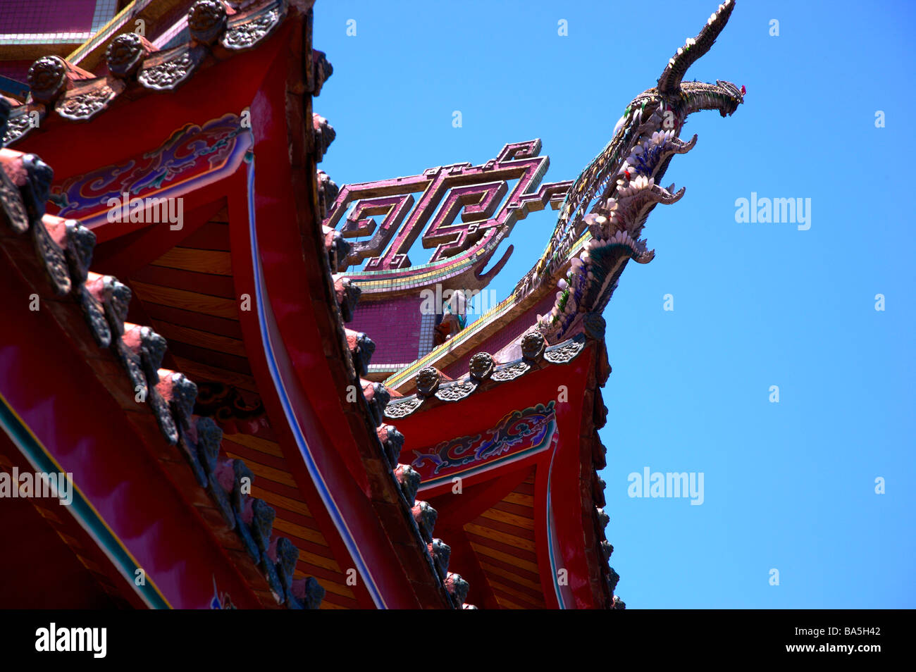 Roof of classic Chinese architecture against blue sky Stock Photo - Alamy