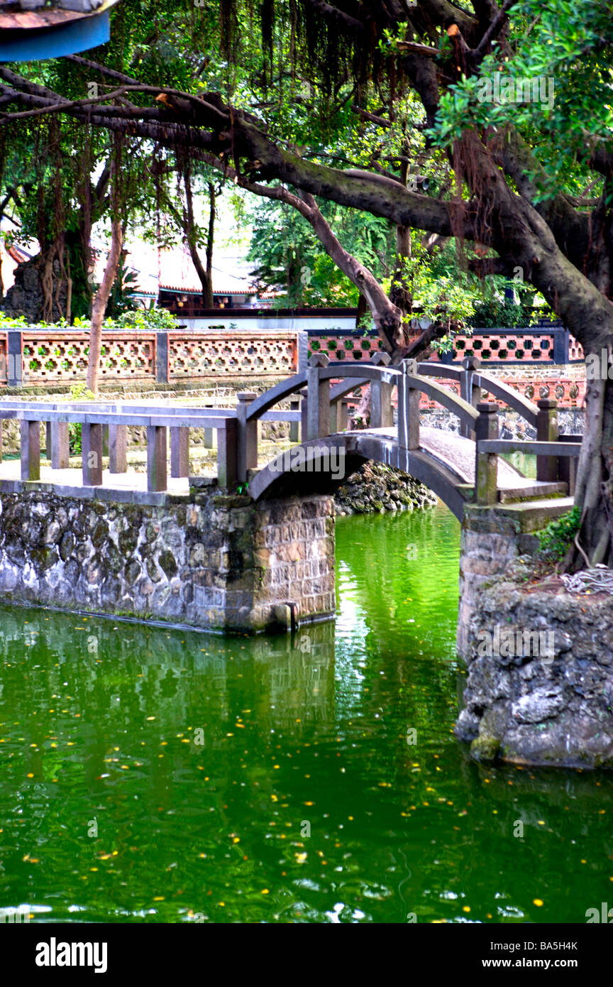 Traditional Chinese garden Stock Photo - Alamy