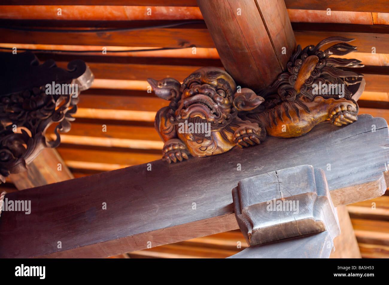 Detail of Chinese wooden ceiling Stock Photo - Alamy