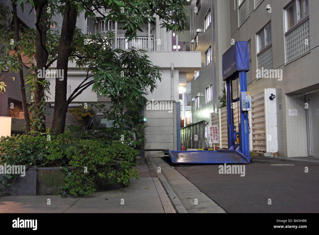 tokyo car parking space Stock Photo - Alamy
