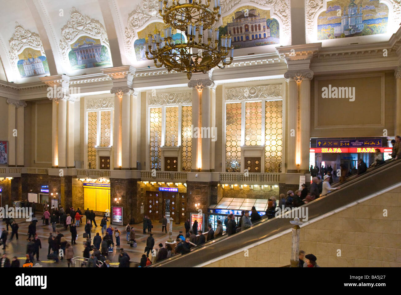Kiev central railroad station ukraine hi-res stock photography and ...
