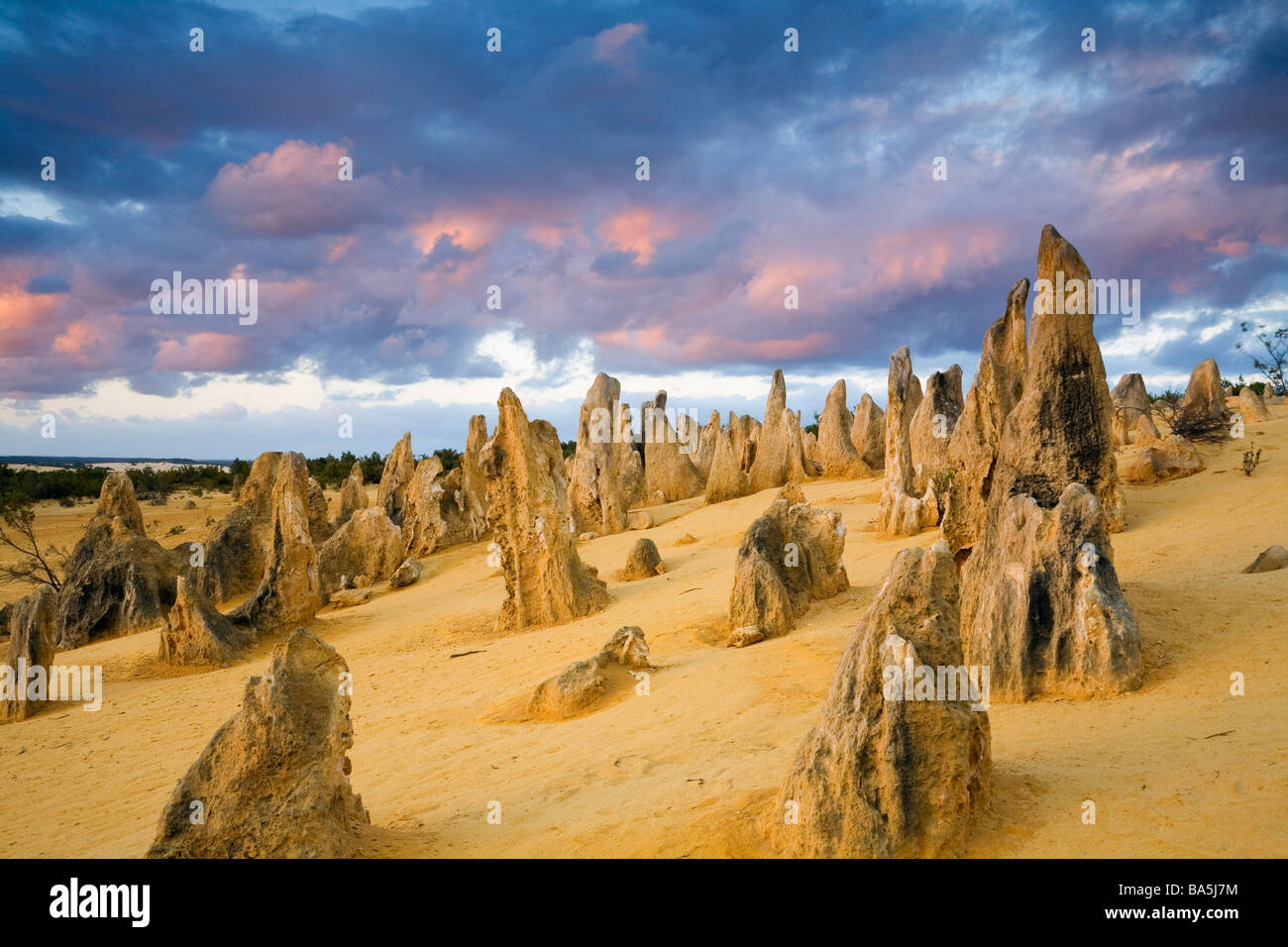 Sunset in the Pinnacles Desert. Nambung National Park, Cervantes ...