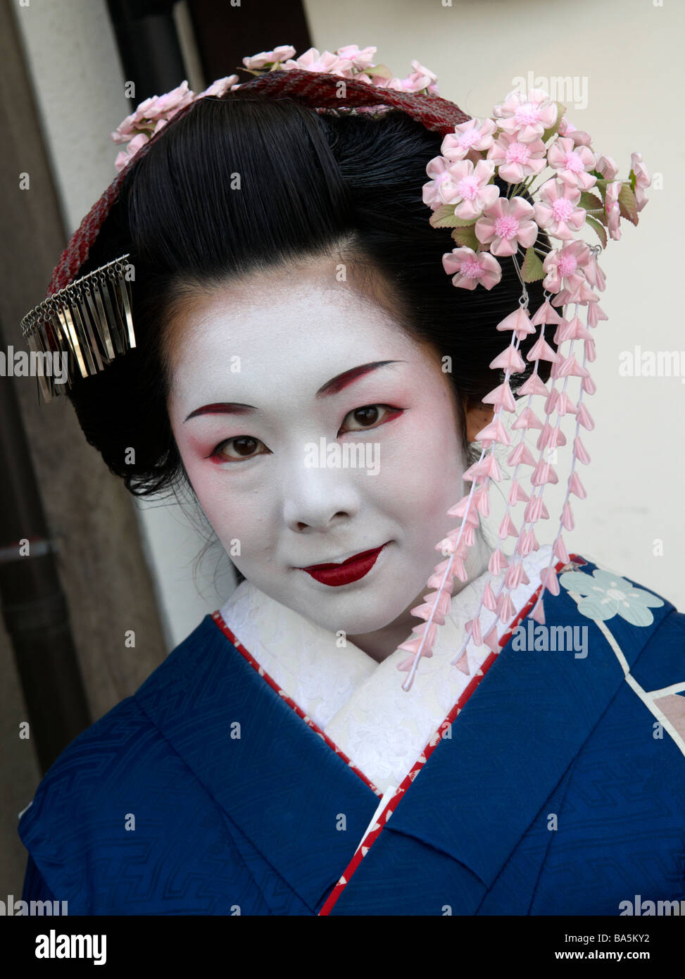 Geisha trainee hi-res stock photography and images - Alamy