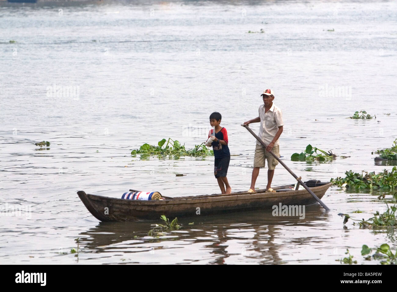 Sampan boat hi-res stock photography and images - Alamy