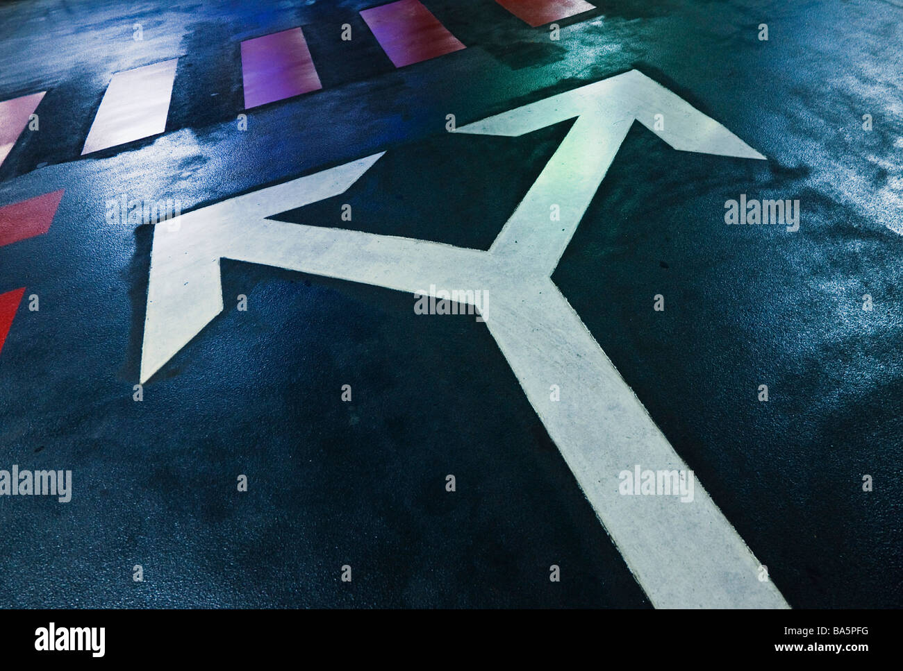 Double Headed Arrow High Resolution Stock Photography and Images - Alamy