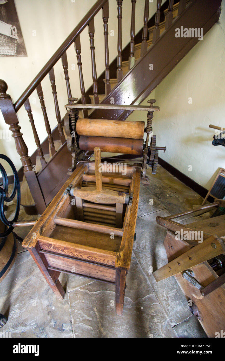 Old mangle hi-res stock photography and images - Alamy