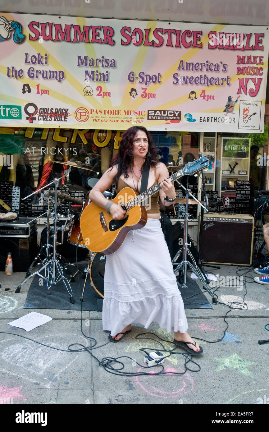 Singer Manhattan New York United States of America Stock Photo - Alamy