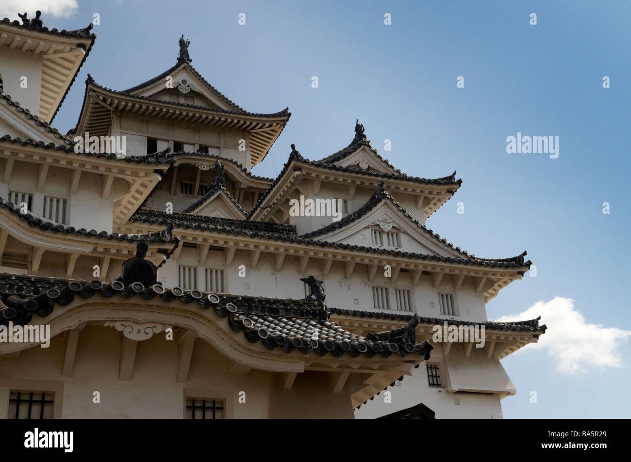 Roof design himeji castle himeji hi-res stock photography and images ...