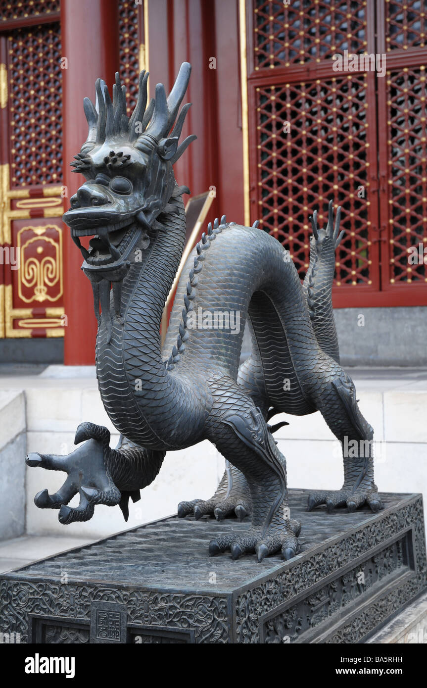 Dragon statue summer palace beijing hi-res stock photography and images ...