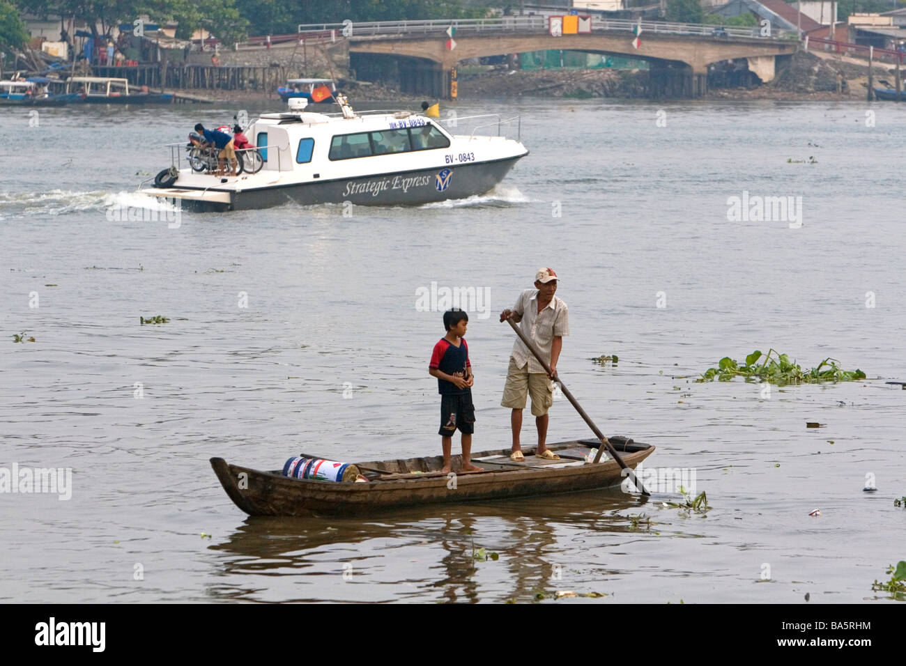 Sampan boat hi-res stock photography and images - Alamy
