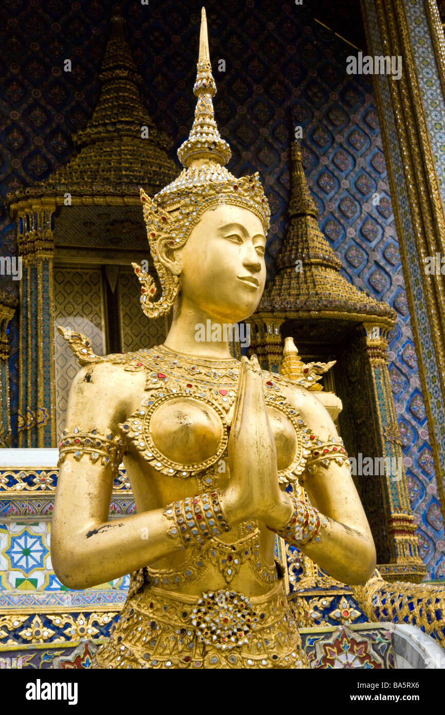 Wai phra hi-res stock photography and images - Alamy