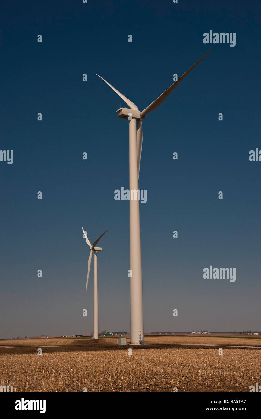 Windmill generating electric power in Midwest farm field Stock Photo ...