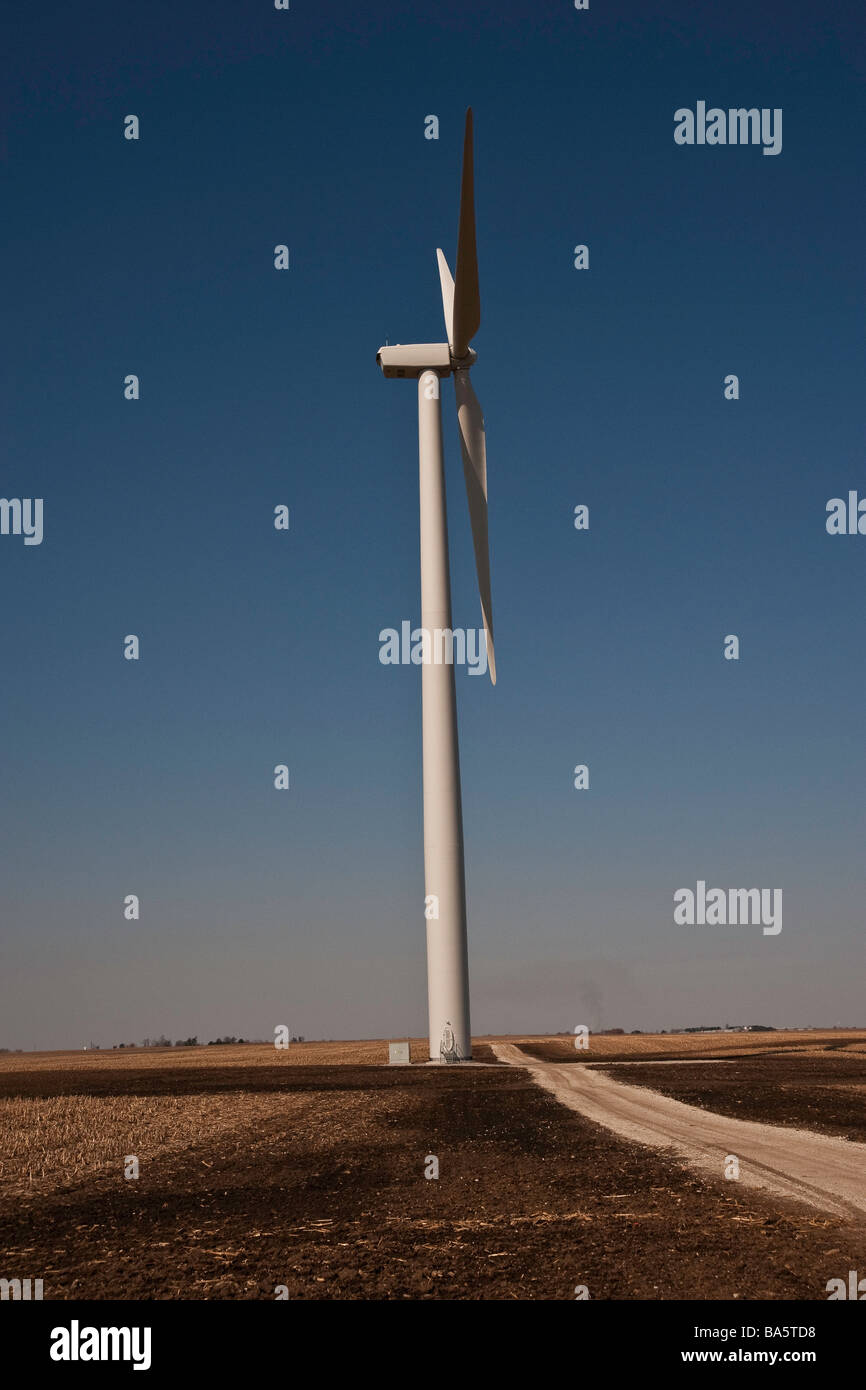 Windmill generating electric power in Midwest farm field Stock Photo ...