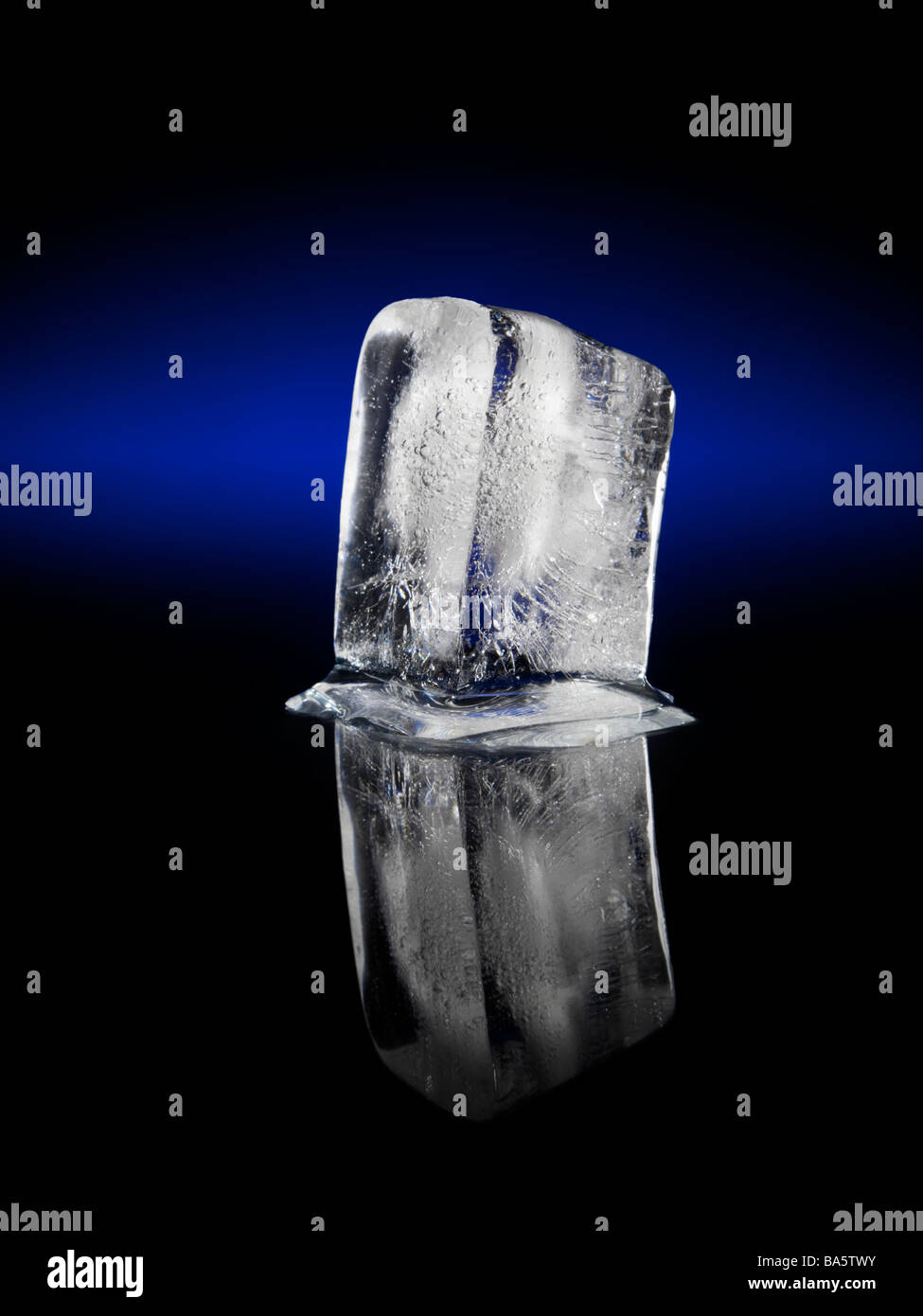 Ice cube melting hi-res stock photography and images - Alamy