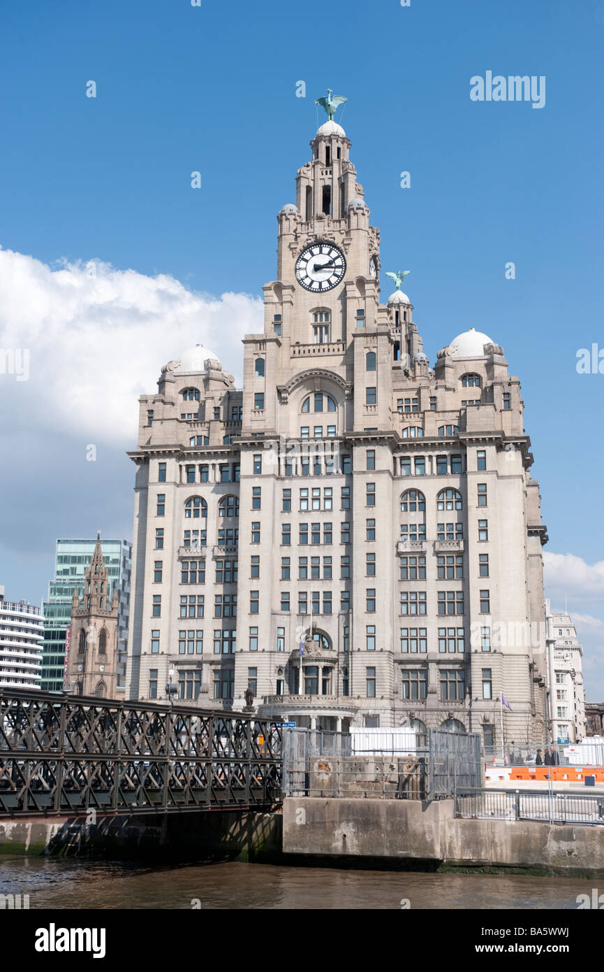Buildings river mersey royal liver building hi-res stock photography ...