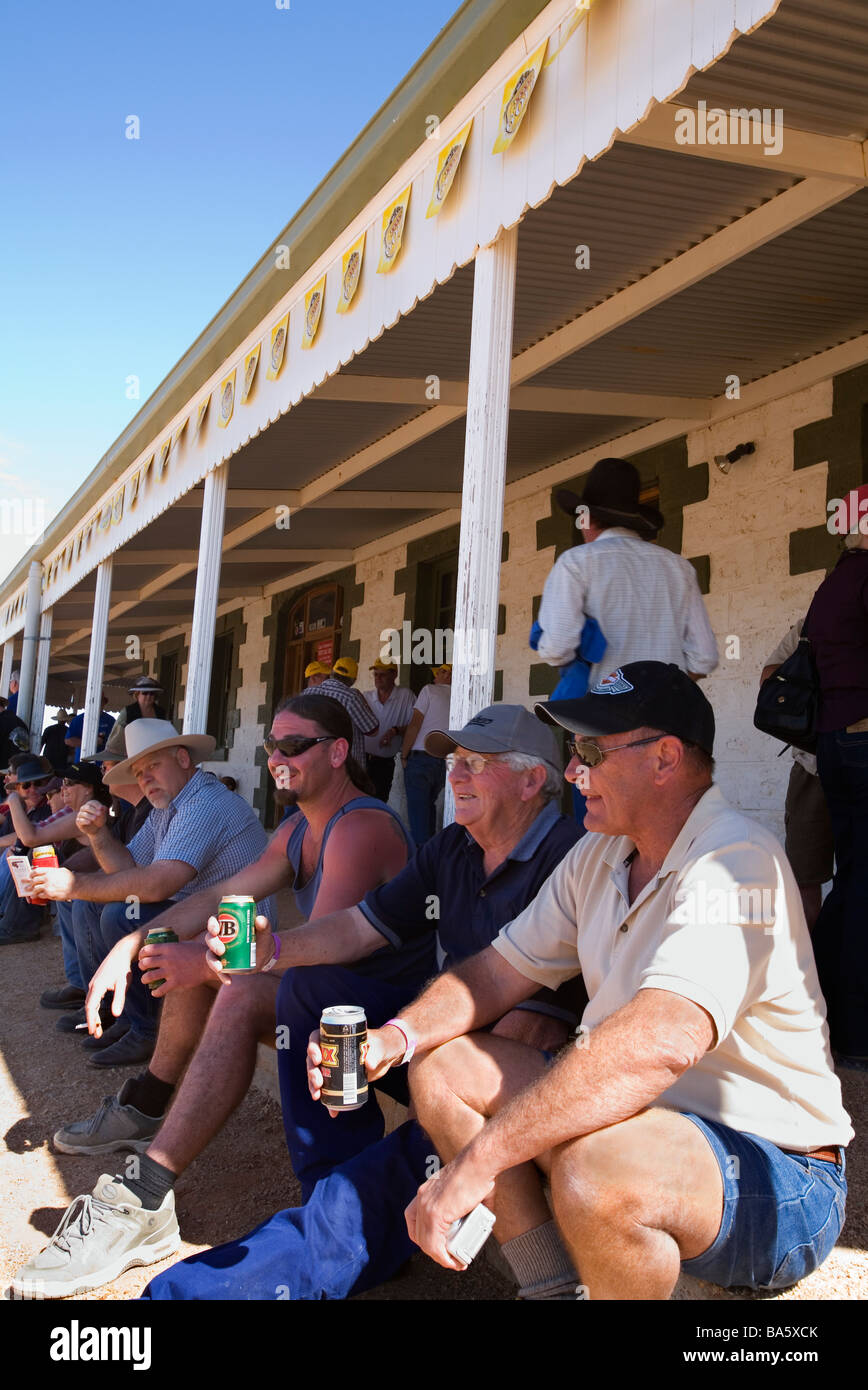 Races outback pub australia hi-res stock photography and images - Alamy