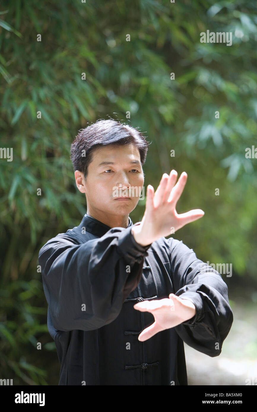 Tai chi uniform hi-res stock photography and images - Alamy