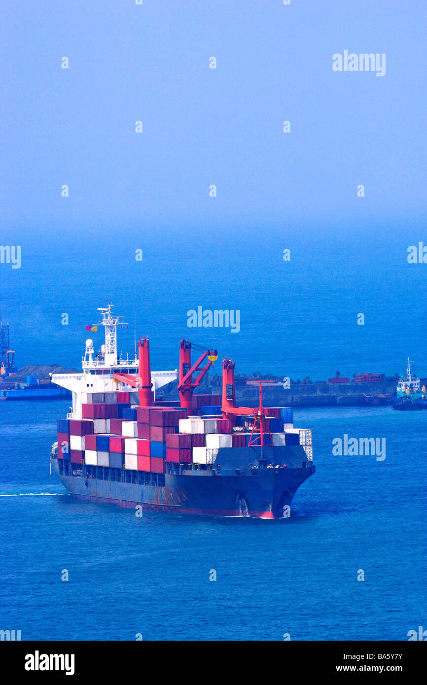 Container ship up close at sea hi-res stock photography and images - Alamy