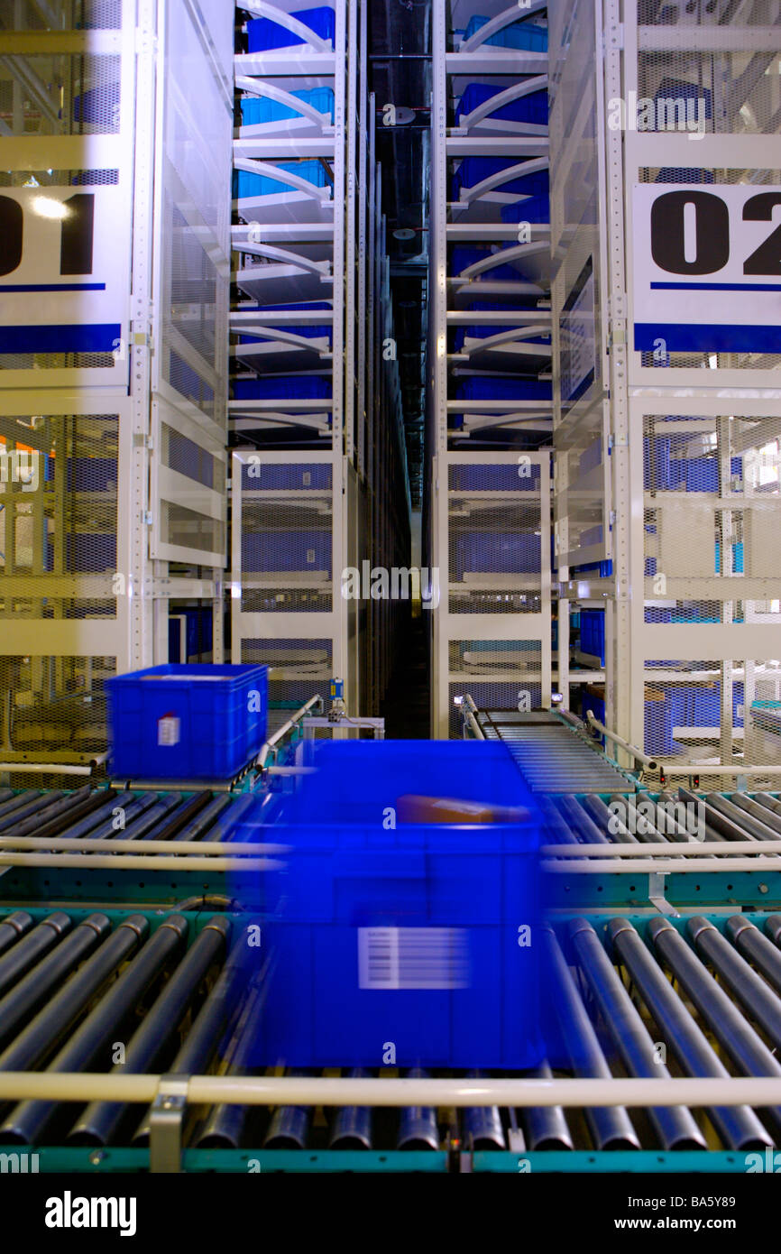 Plastic boxes on conveyor hi-res stock photography and images - Alamy