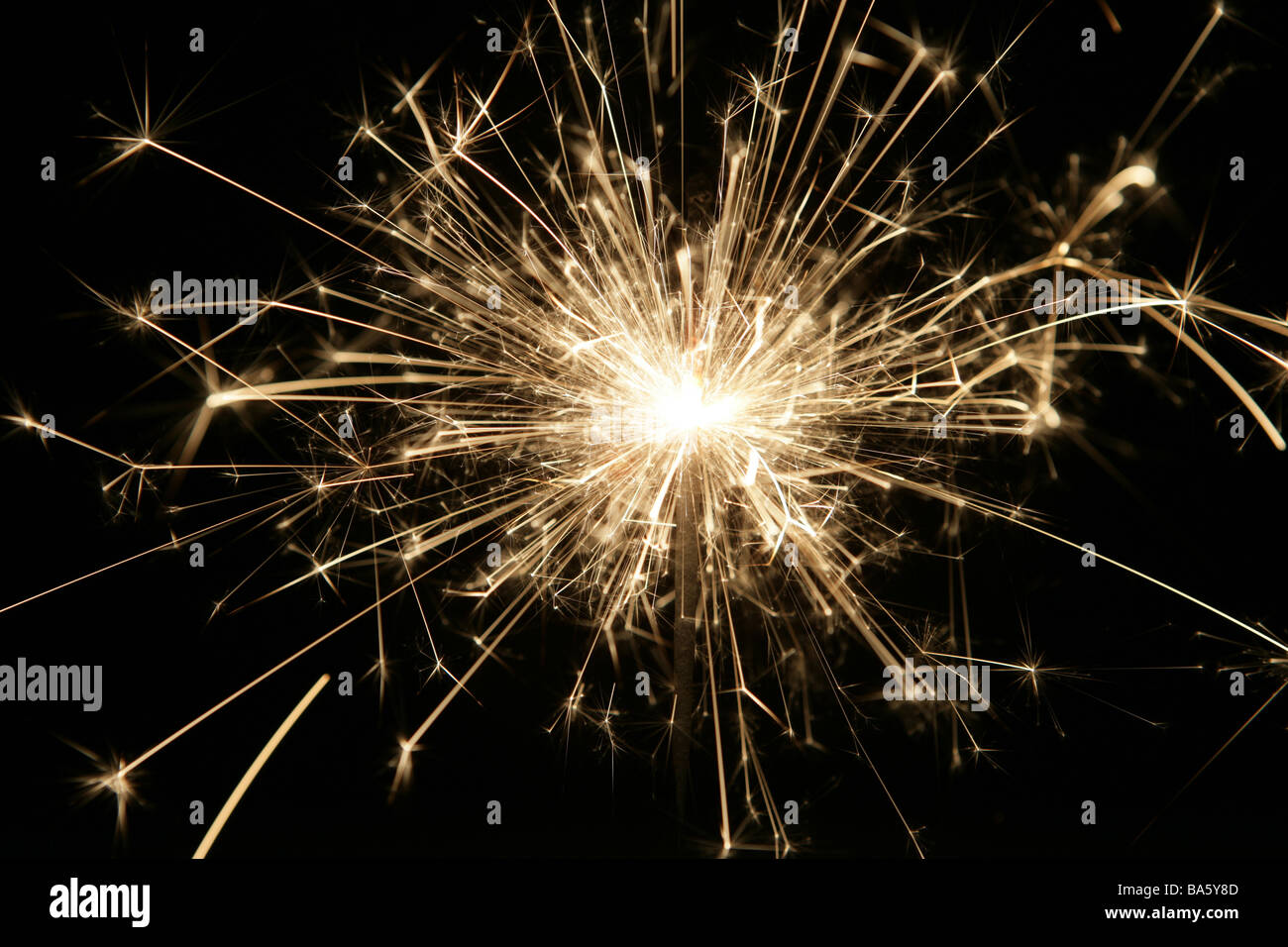 Sparkler burns light-effects spark star-pitchers is burned down shines ...