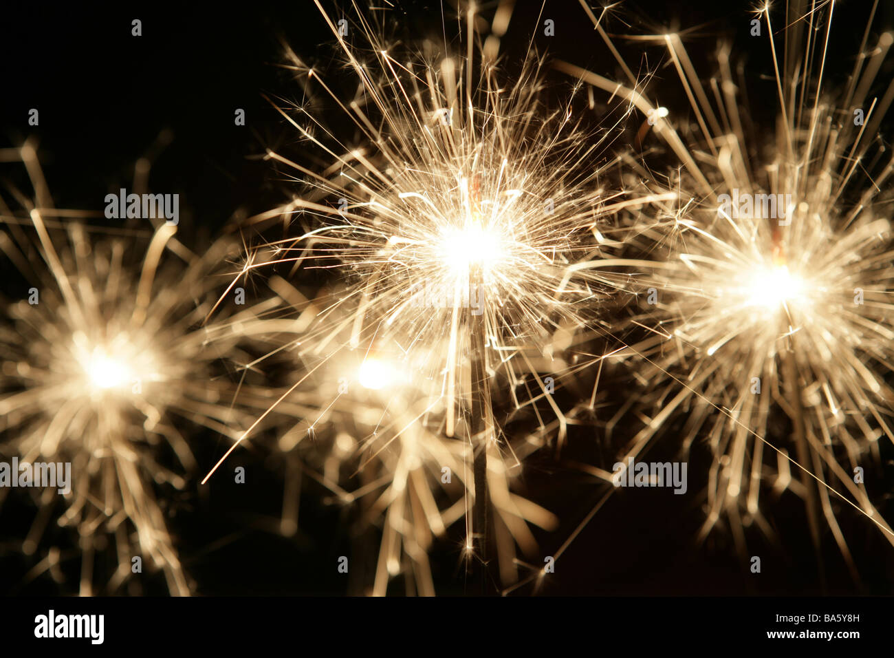 Sparklers burns light-effects spark star-pitchers is burned down shines ...